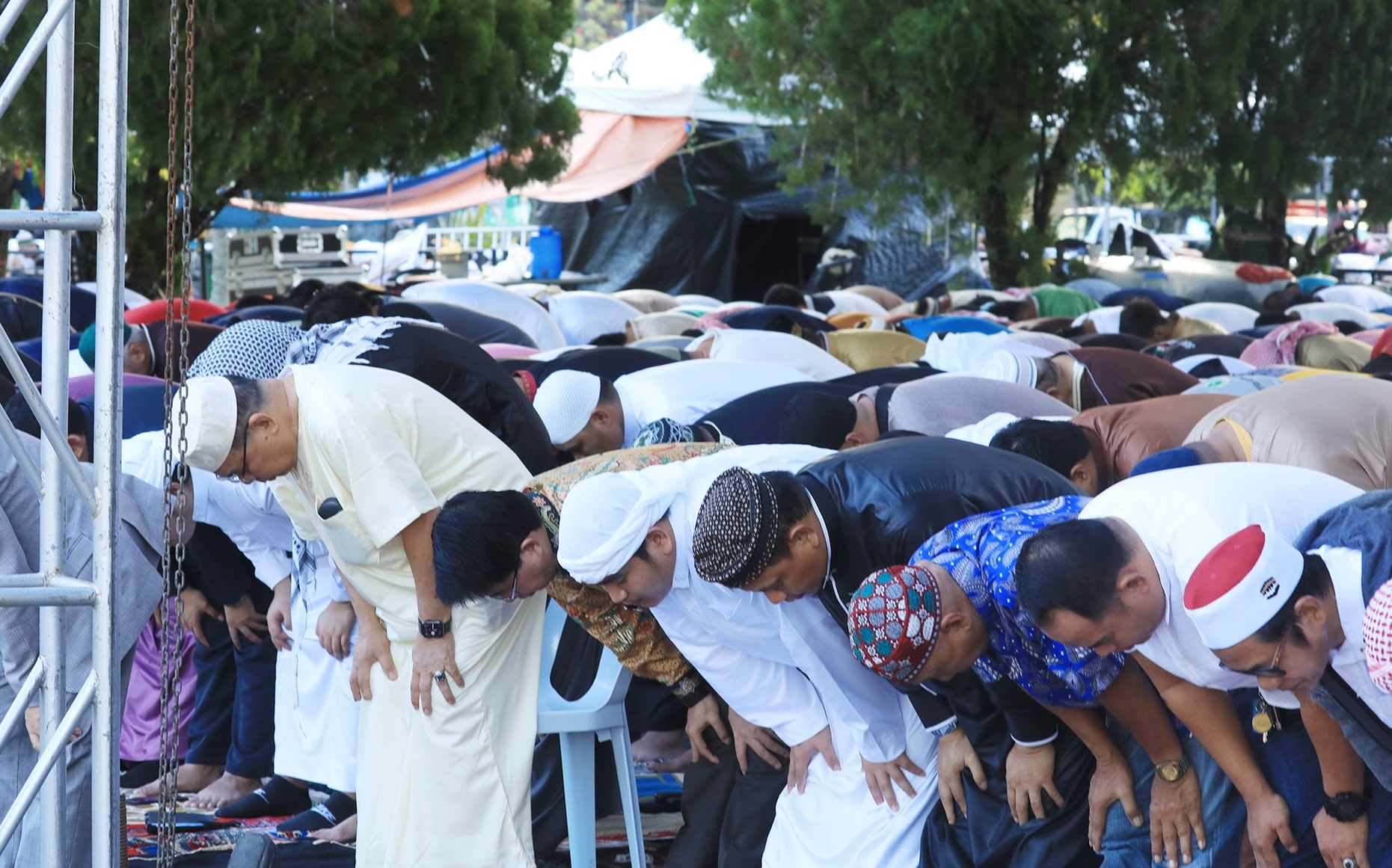 Muslim dumagsa sa Eid’l Fitre Congregational Prayer sa Cotabato City ...